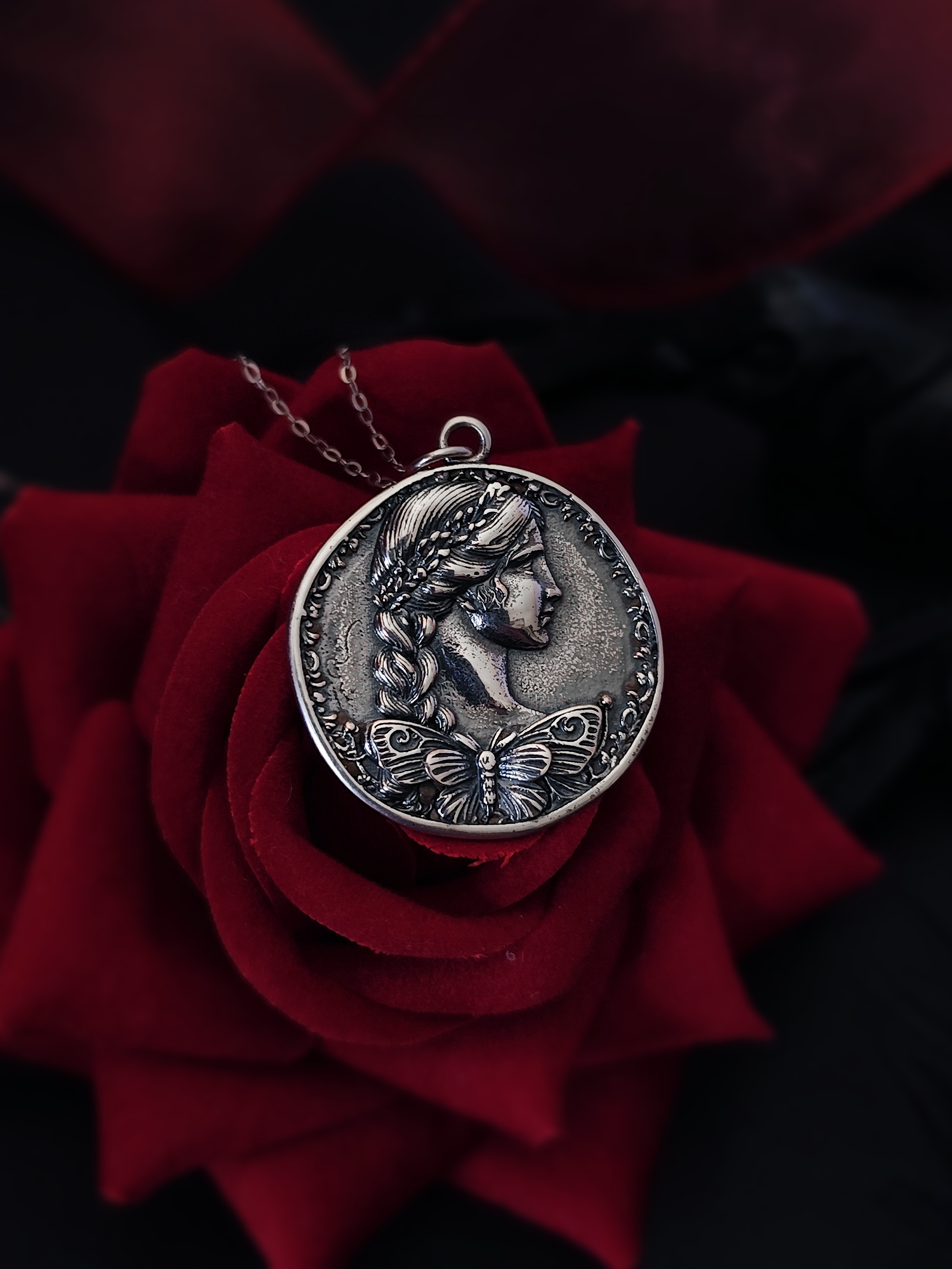 Gideon's Access Coin Necklace – Gadget4entertainment