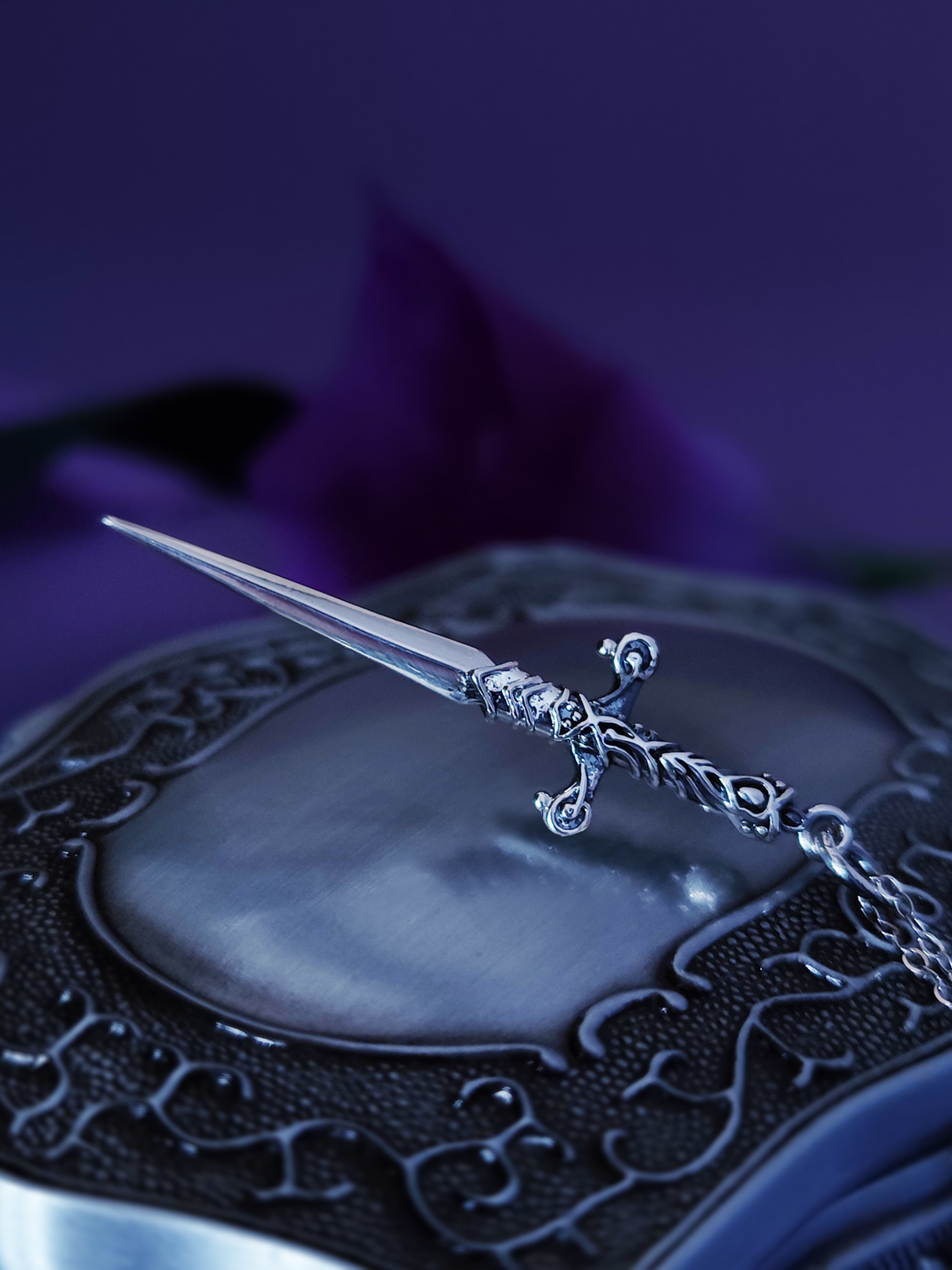 Paedyn Gray Dagger Necklace – Gadget4entertainment