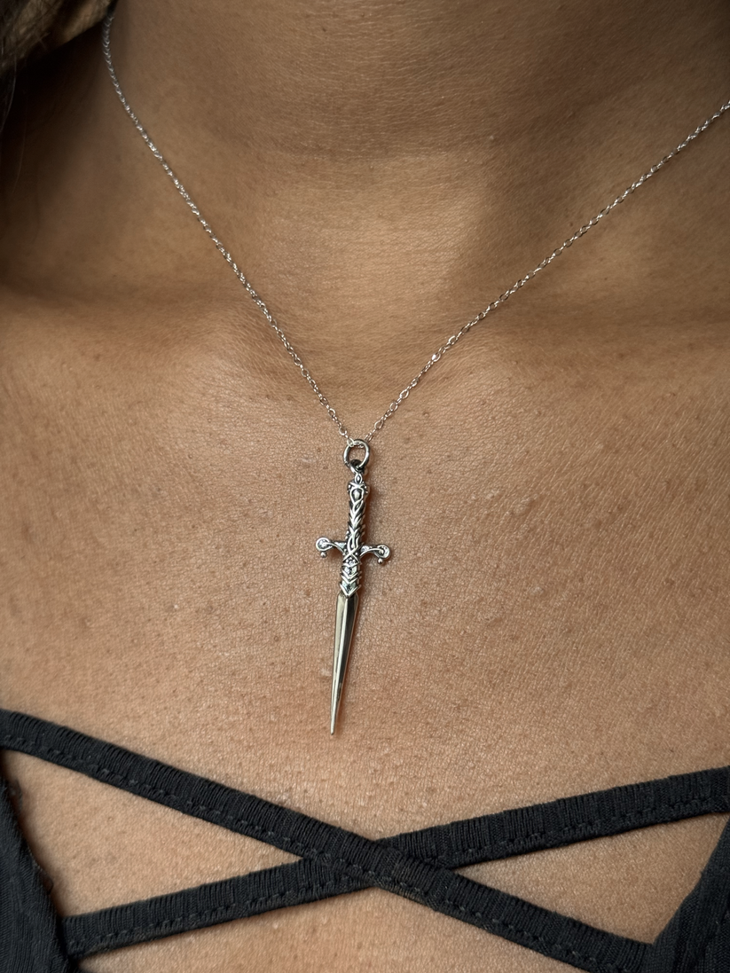 Paedyn Gray Dagger Necklace – Gadget4entertainment